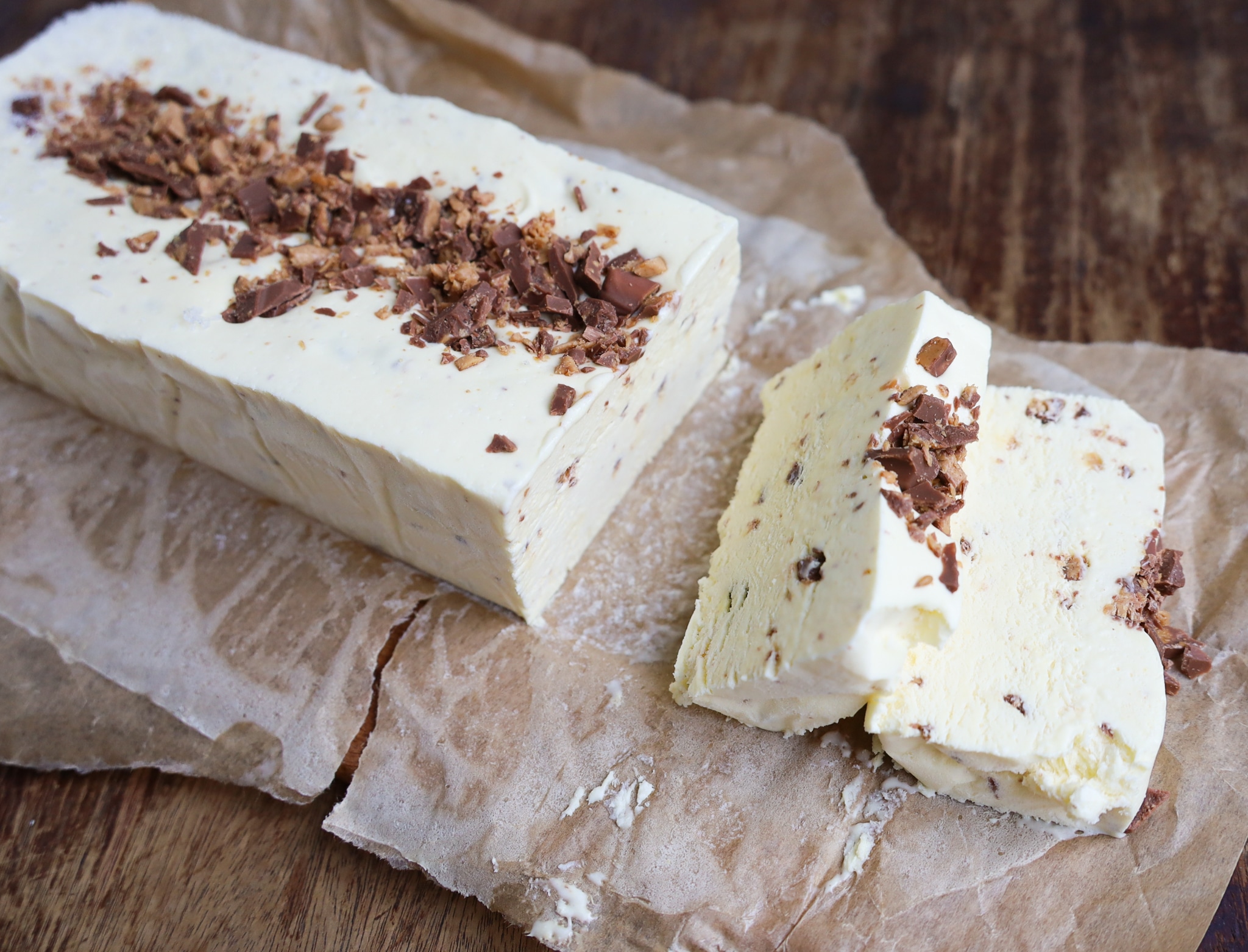 Daim is på 3 ingredienser - Hjemmelavet Daim Is - Mummum.dk
