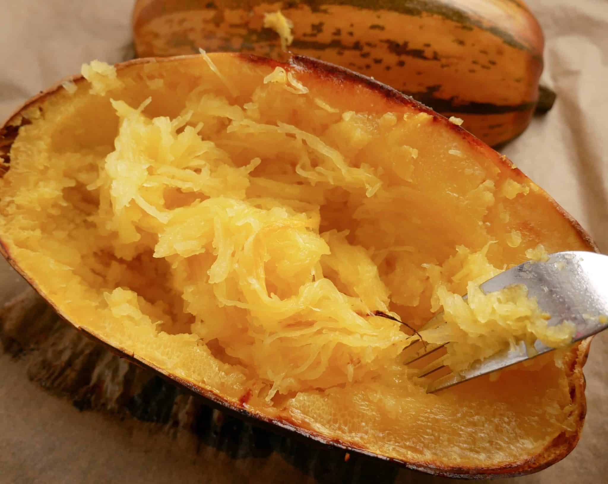 Sådan laver du stripetti squash - Spaghetti squash - Mummum.dk