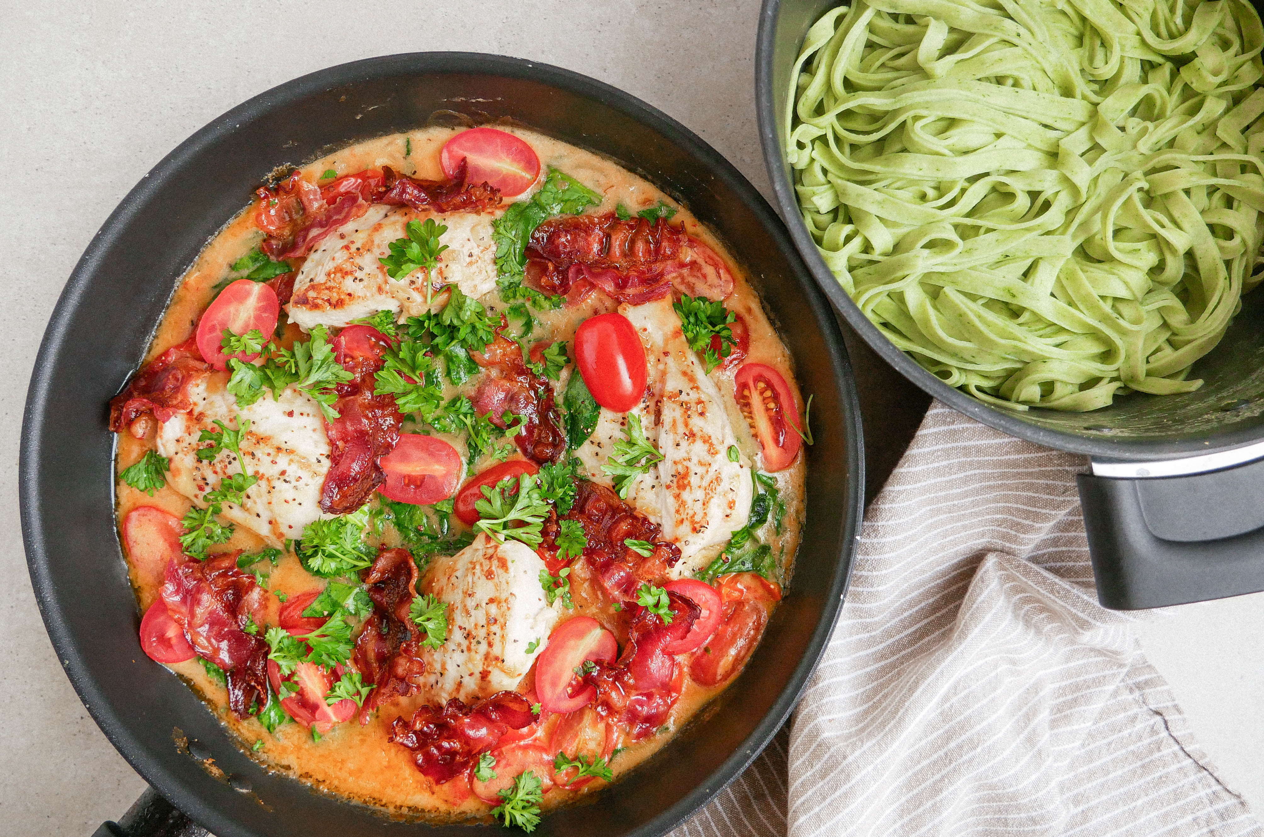 Kylling i cremet sauce med pasta | Mummum.dk Kylling i cremet sauce med pasta | Mummum.dk