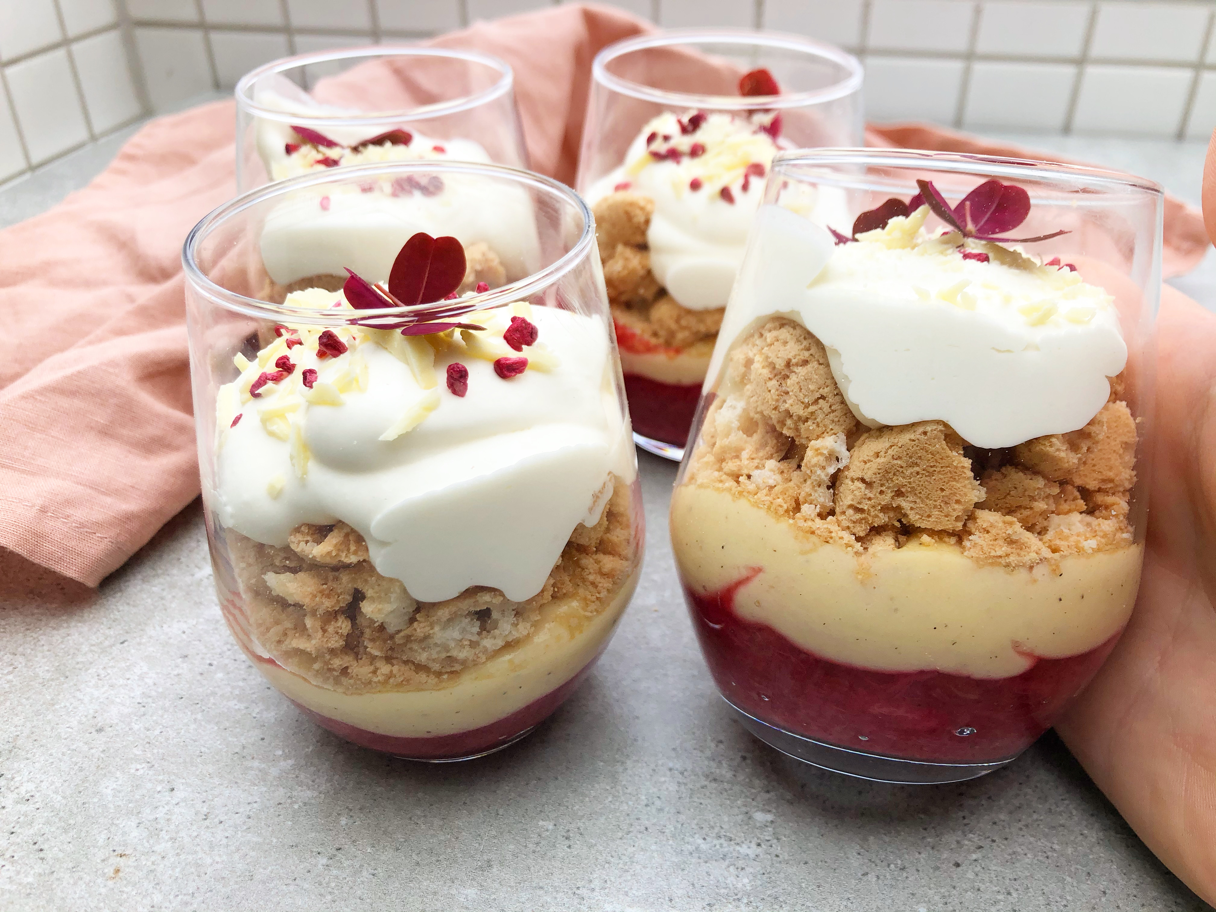 Rabarbertrifli - Lækker dessert med rabarber - Mummum.dk