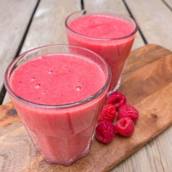 Gul tropical smoothie med ananas og mango - Mummum.dk