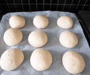 Grovboller - Nem opskrift på grove boller med fuldkorn | Mummum.dk