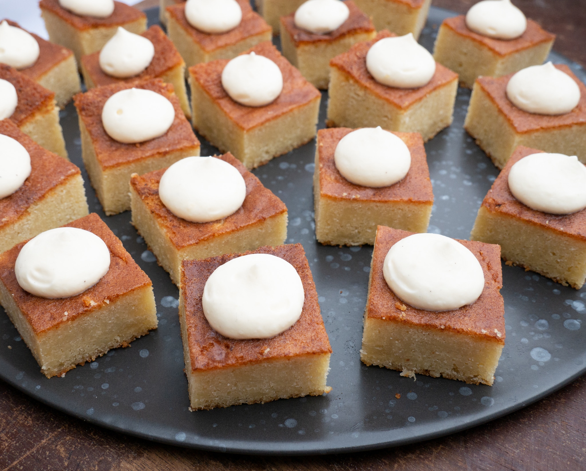 Mazarinkage med vaniljecreme - Portionsanrettet Dessert - Mummum.dk