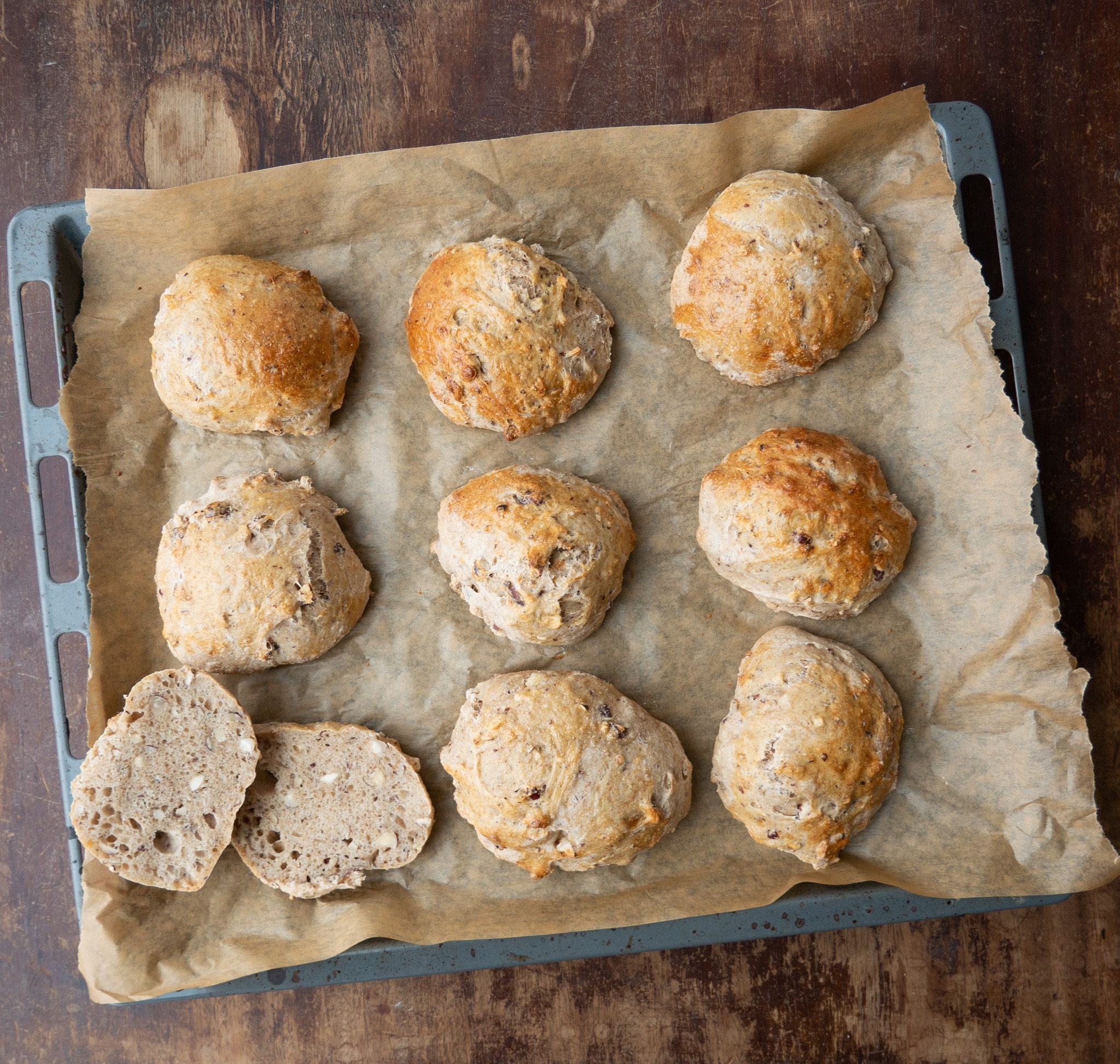 Hasselnøddeboller - Opskrift på boller med hasselnødder - Mummum.dk