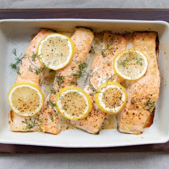 Fisk i fad - Opskrifter på laks, torsk og rejer i fad - Mummum.dk