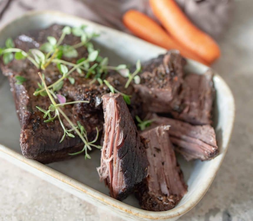 Braiseret oksespidsbryst -Langtidsstegt spidsbryst i ovn - Mummum.dk