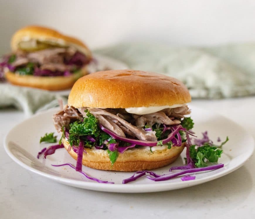 Pulled duck burger - Opskrift på burger med confiteret and - Mummum.dk