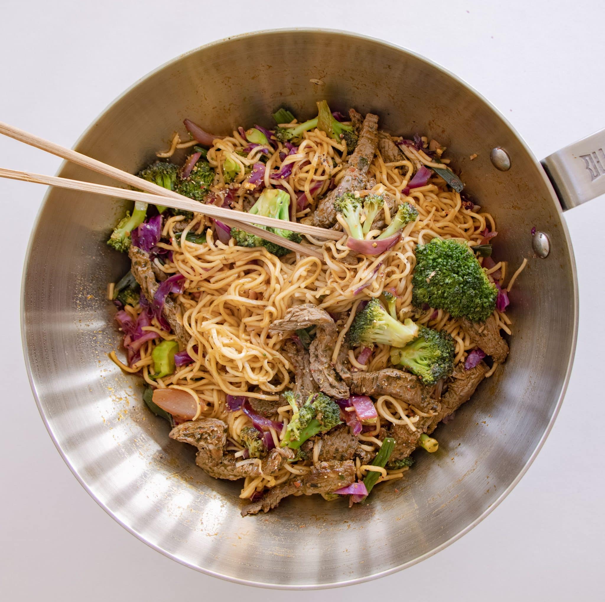 Bøf og broccoli wok - Wok med oksekød opskrift - Mummum.dk