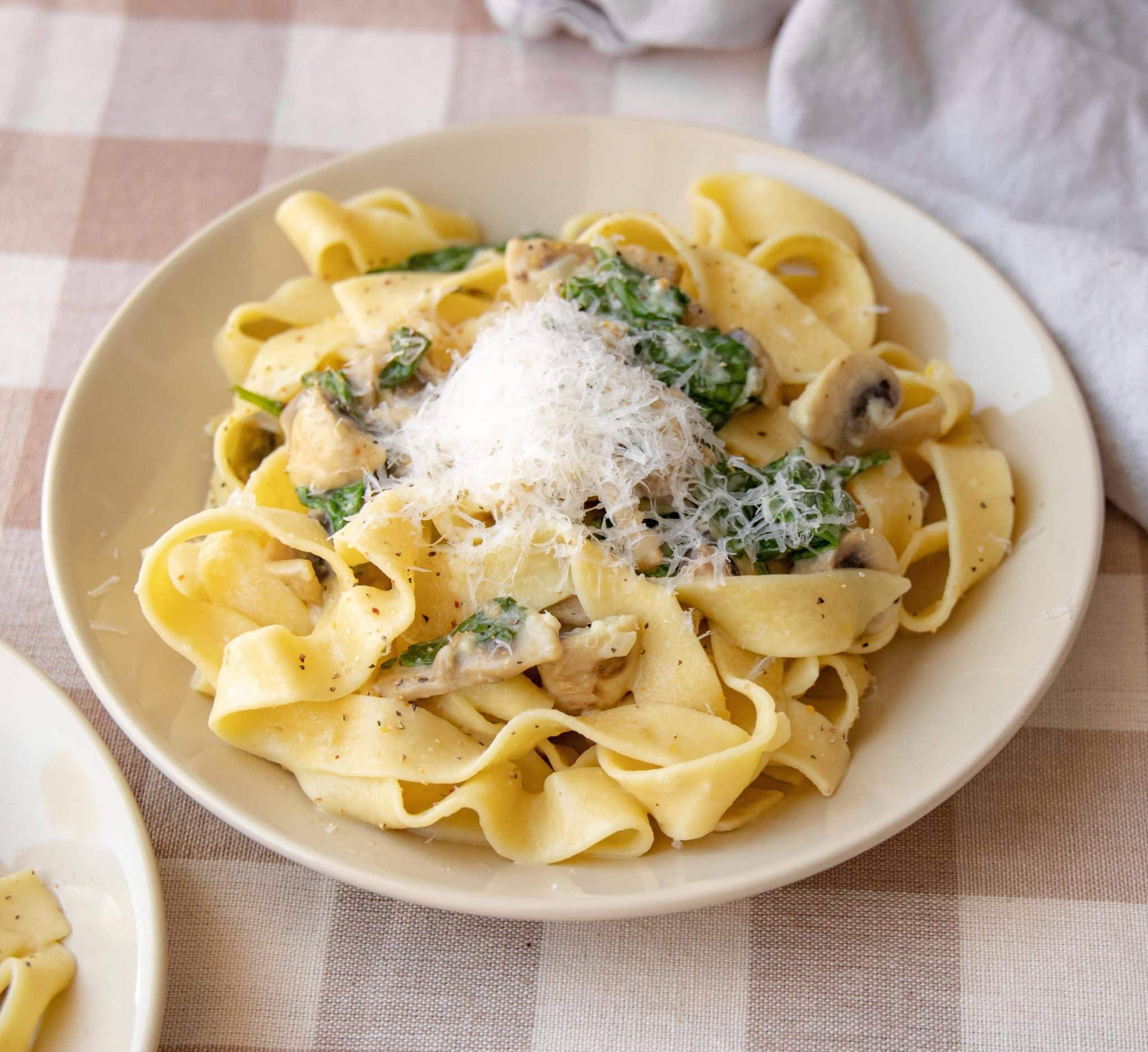 Pastaret med svampe og spinat - Nem Opskrift - Mummum.dk