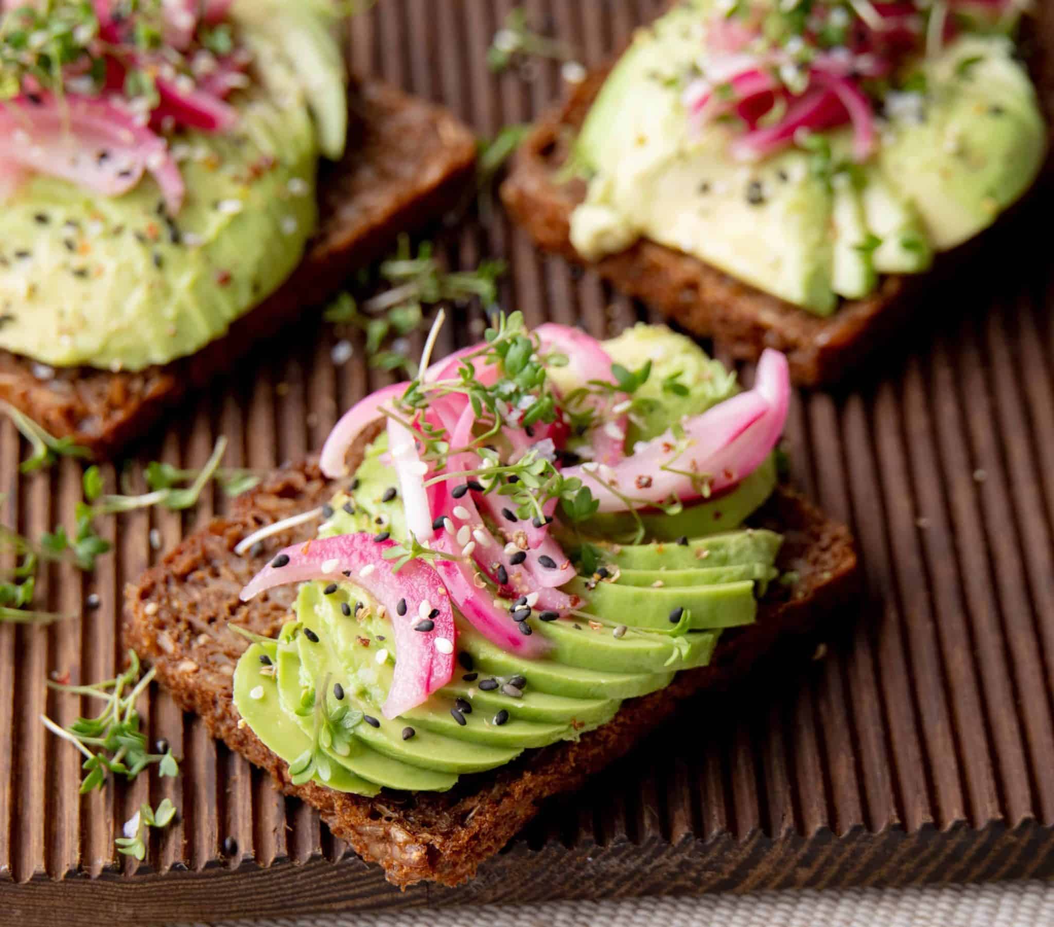 Rugbrød med avocado - Avocadomad på rugbrød - Mummum.dk