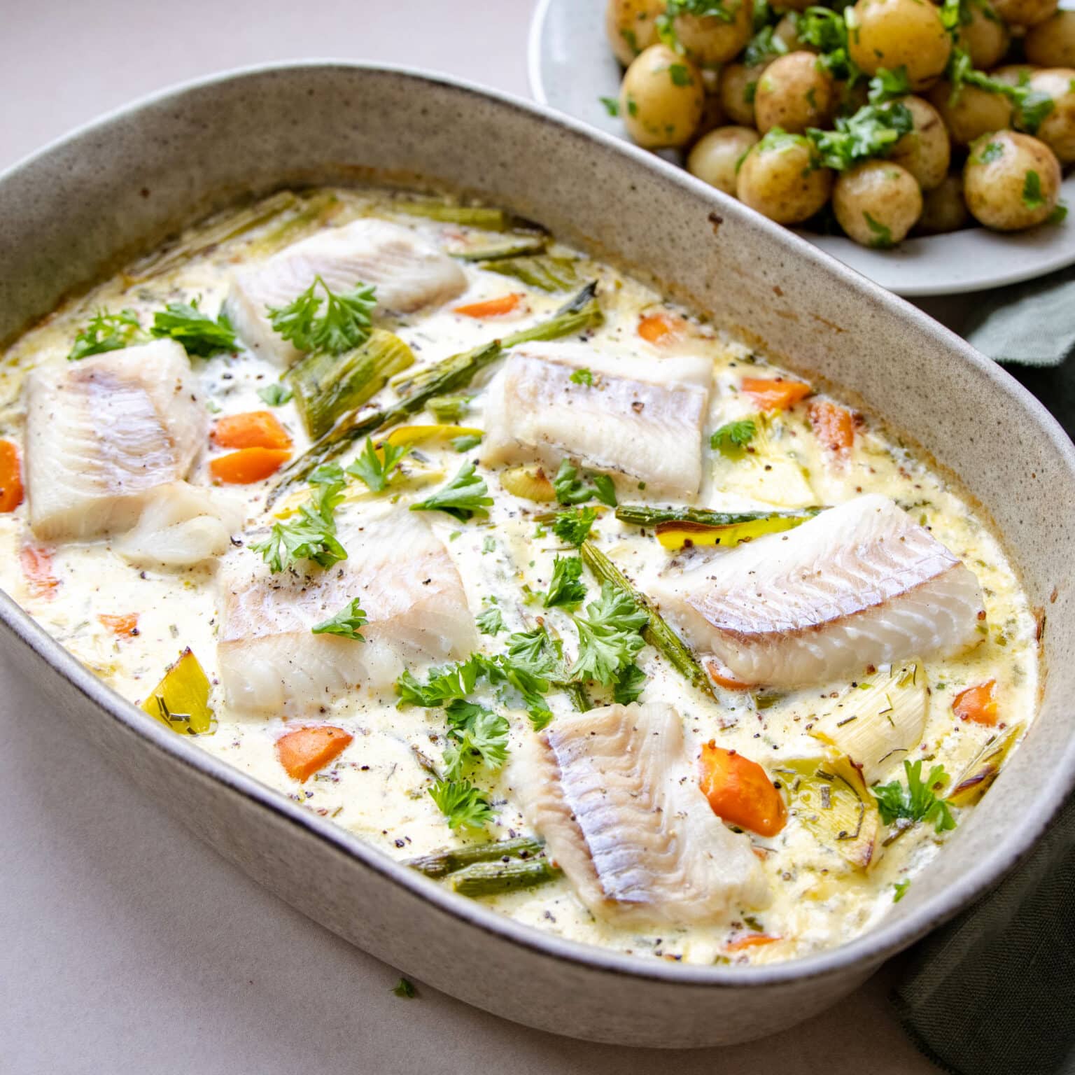 Mørksej i ovn med grøntsager - Mørk sej i ovn - Mummum.dk